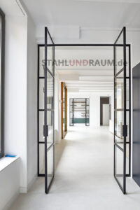Raumteiler aus Metall, Stahl-Glas-Trennwand - STAHL & RAUM