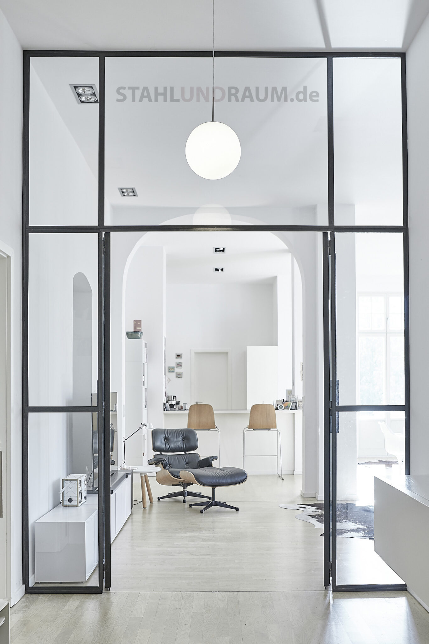 Raumteiler aus Metall, Stahl-Glas-Trennwand - STAHL & RAUM