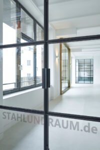 Raumteiler aus Metall, Stahl-Glas-Trennwand - STAHL & RAUM